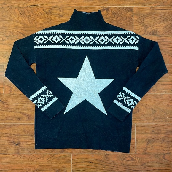 Tahari | Sweaters | Tahari Black And White Star Aztec Design Turtleneck ...